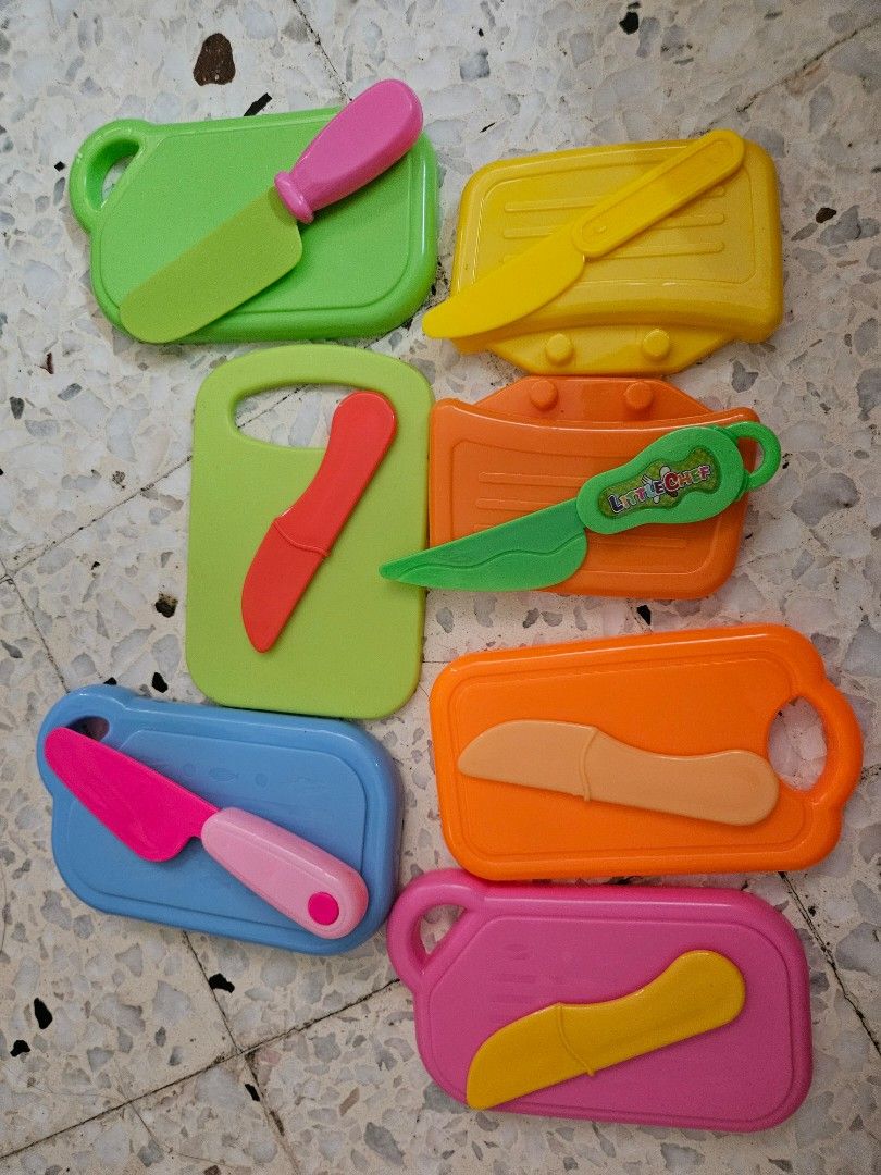 Toy knife and chopping board, Hobbies & Toys, Toys & Games on Carousell