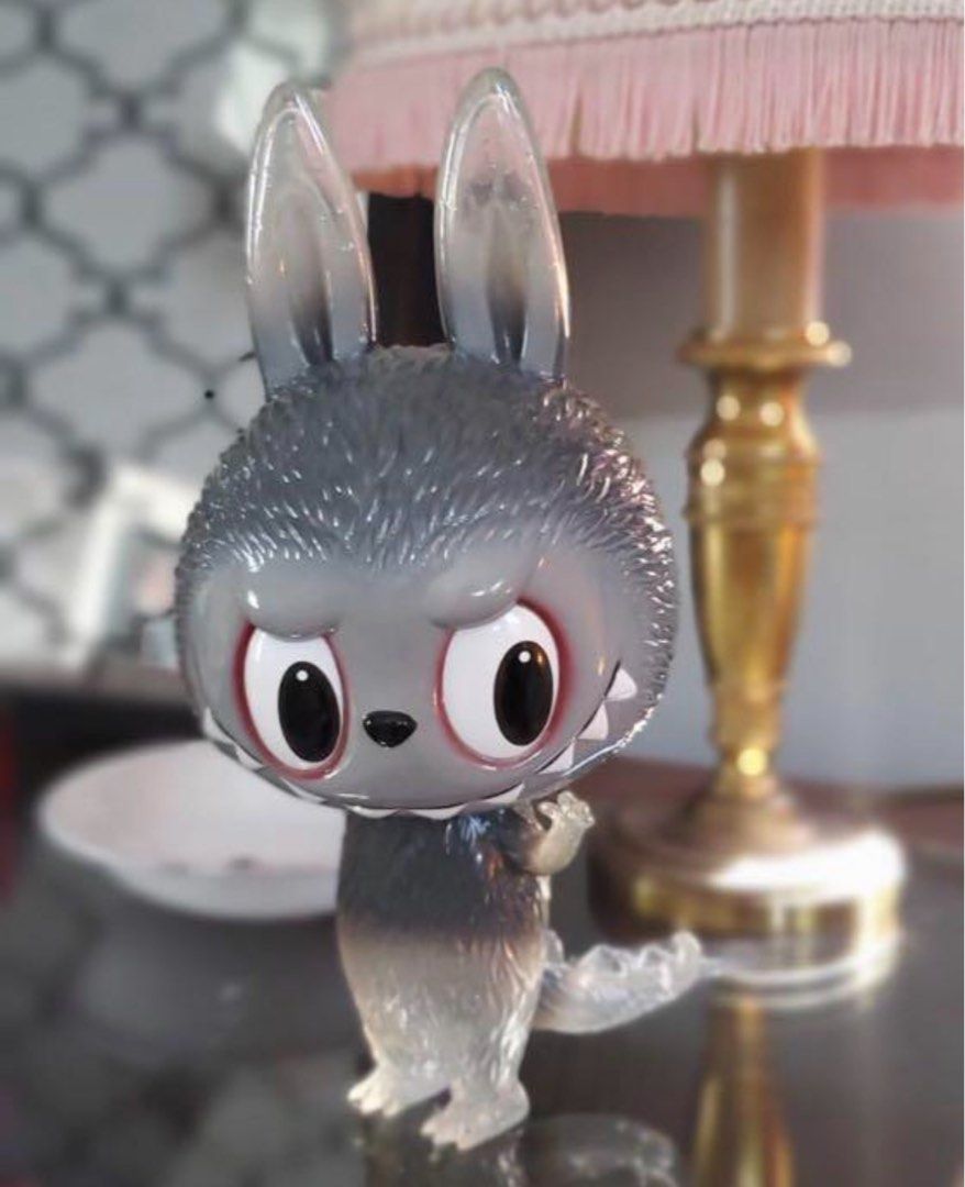 Zimomo Labubu 透明漸變版, 興趣及遊戲, 玩具 & 遊戲類 - Carousell