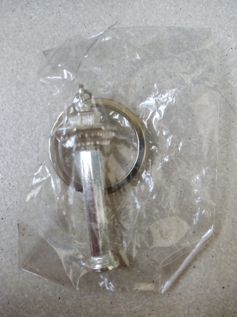 BNIP Changi Airport Control Tower Key Chain, Hobbies & Toys, Stationery ...