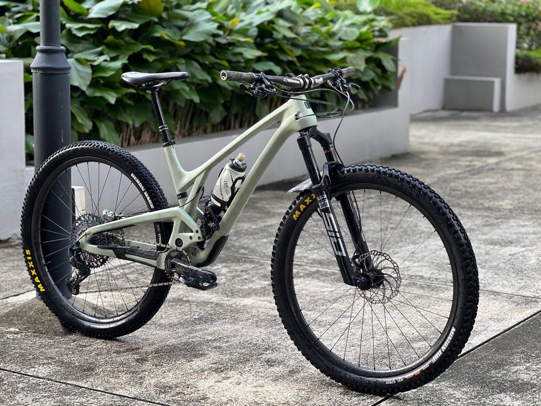 Evil Following complete bike, Sports Equipment, Bicycles & Parts ...