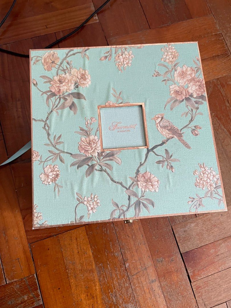 Fairmont mooncake tea sets box, Furniture & Home Living, Kitchenware ...
