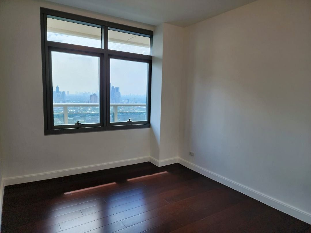 For Sale: The Suites at One Bonifacio High Street BGC, Property, For ...