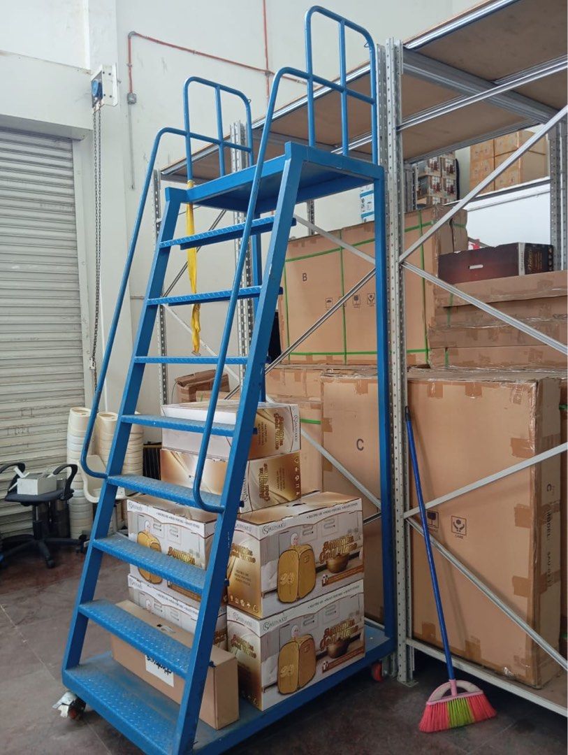 tangga / tangga bertayar / tangga industri / Used Staircase / Used ...