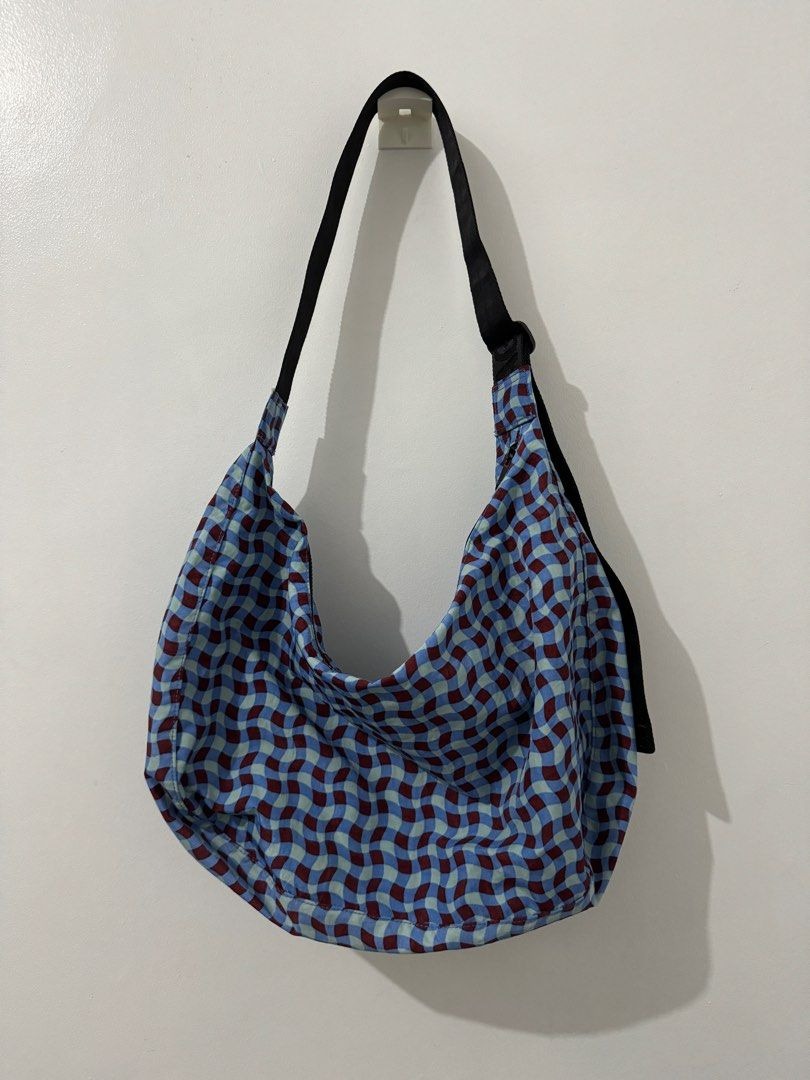 Baggu Large Crescent - Blue Wavy Gingham, Women's Fashion, Bags & Wallets, Cross-body Bags on ...