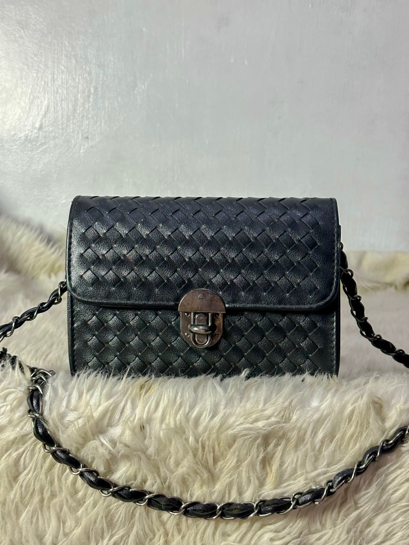 Banig Leather Twist lock, Women's Fashion, Bags & Wallets, Cross-body ...