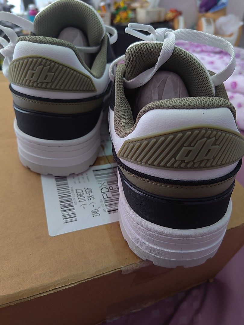 Decibel shoes olive green, white, black, Men's Fashion, Footwear ...