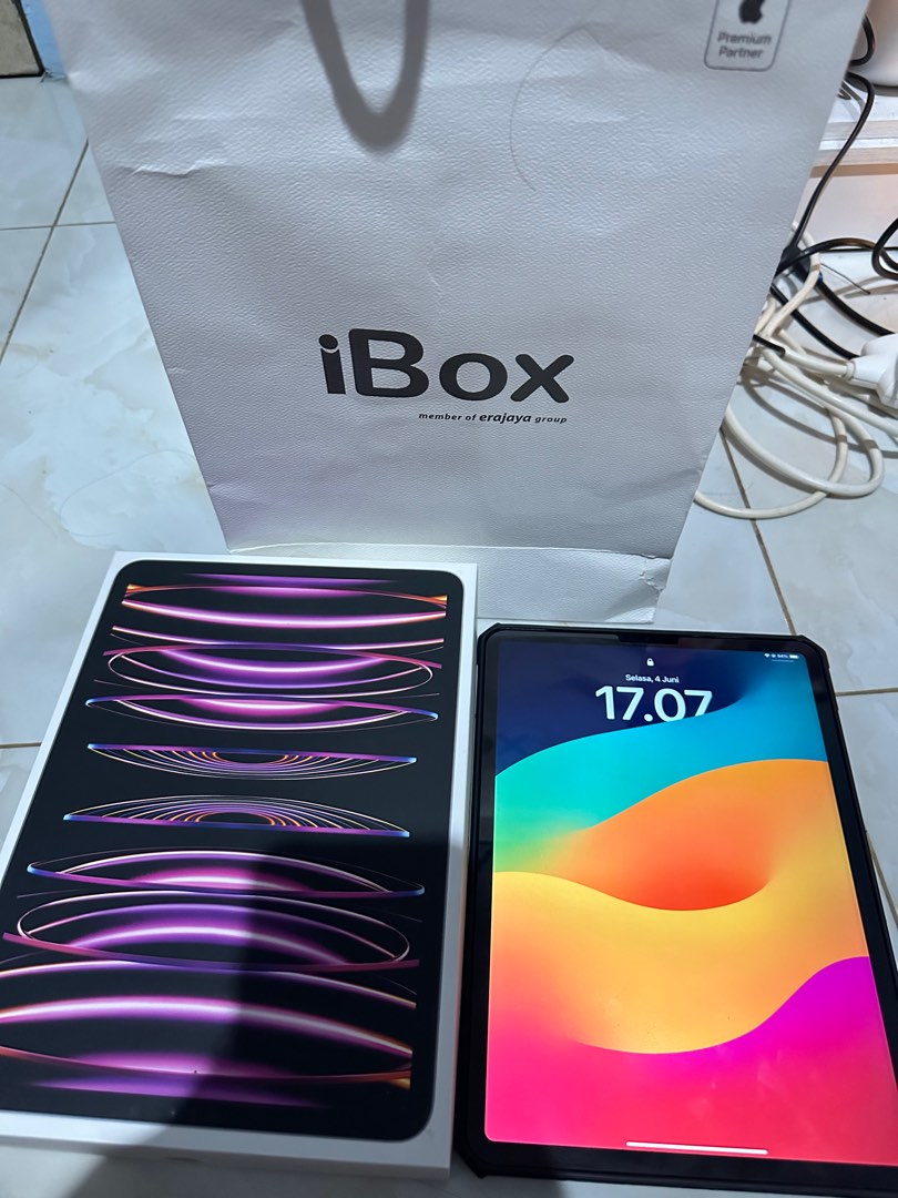 IPAD PRO M2 GEN 4 IBOX WIFI 128GB, Telepon Seluler & Tablet, Tablet di Carousell