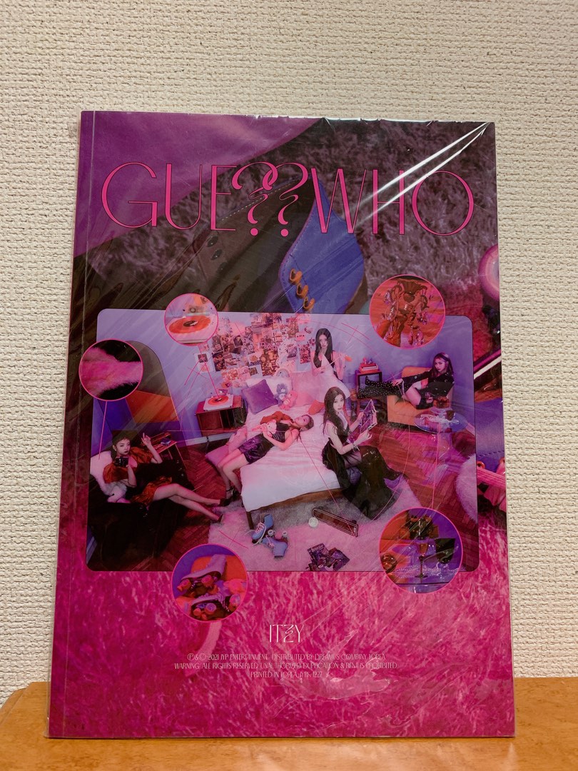 ITZY Album - GUESS WHO [ DAY ver. ] CD + Photobook + Photocard + Mini ...