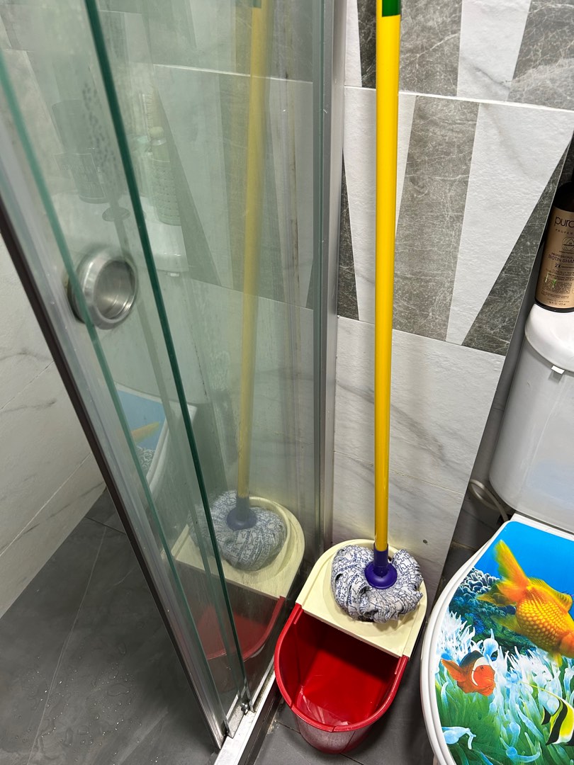 Cleaning Set: Mop, Pail and Stick Holder on Wall, 傢俬＆家居, 家居清潔及護理用品, 清潔 ...