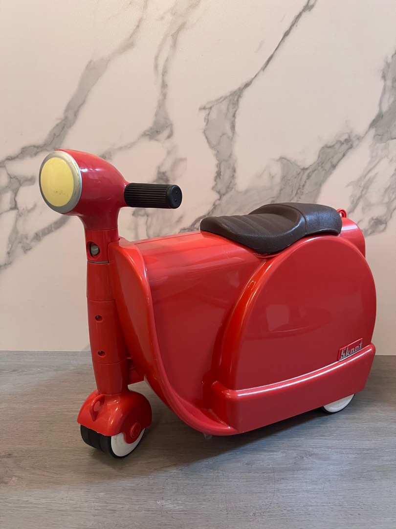 skoot 絕版 經典 紅色 兒童行李箱 行李車 喼 小朋友喼 scooter 旅行箱, 興趣及遊戲, 旅行, 旅遊 - 行李箱 ...