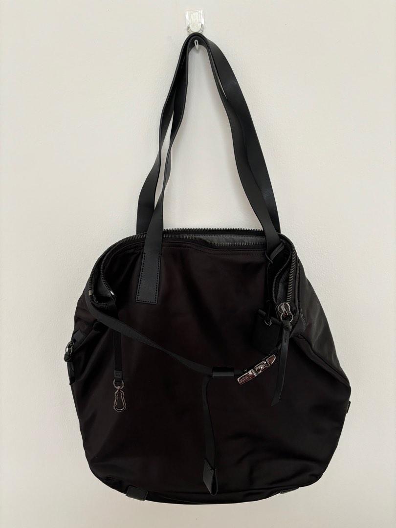 Tumi Laptop Bag, Fesyen Wanita, Tas & Dompet di Carousell