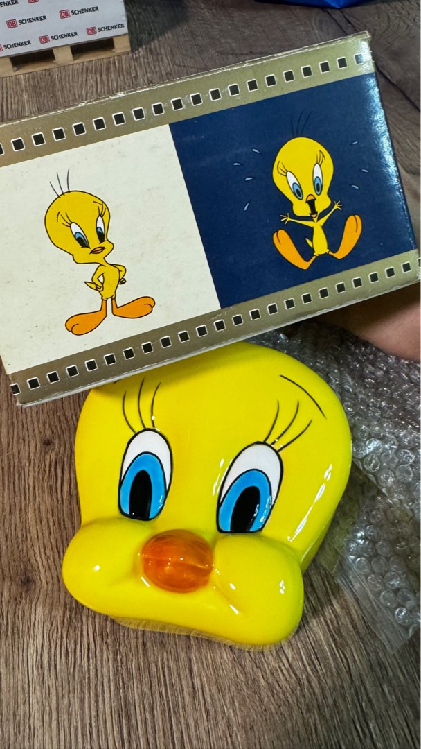 VINTAGE WARNER BROS 1995 Tweety Trinket Box Ceramic, Hobbies & Toys ...