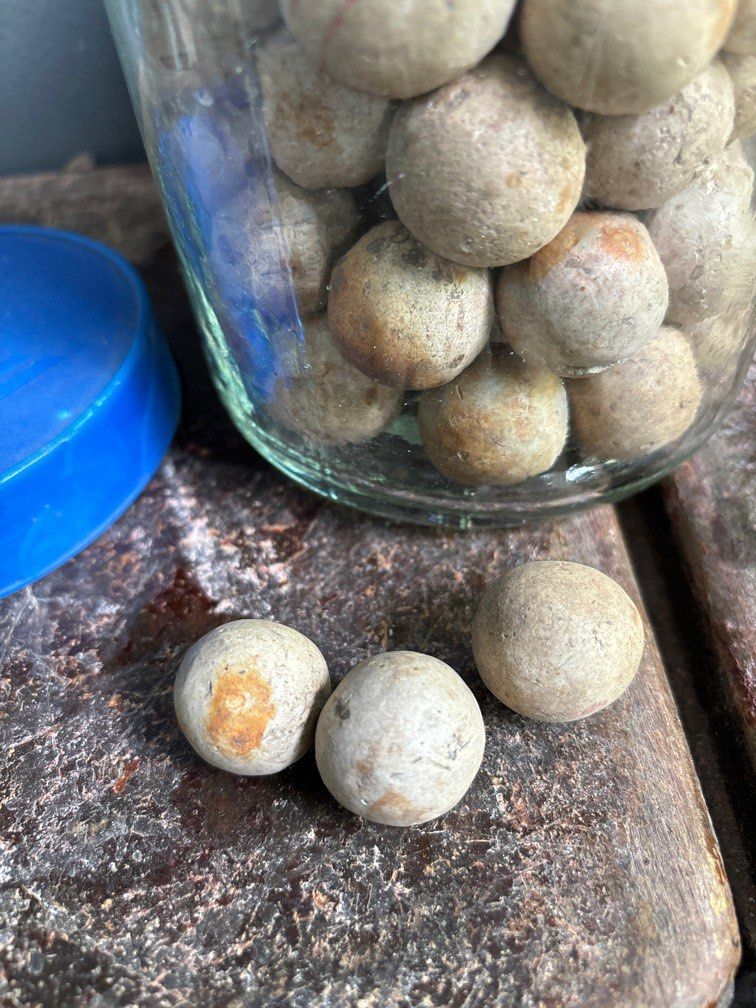 ( Harga untuk semua 70 pcs & balangnya ) Guli batu vintage, Everything ...