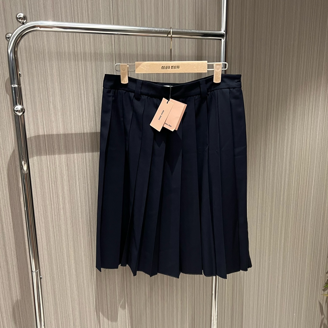 Authentic miu miu college style embroidery logo burr dark blue pleated ...
