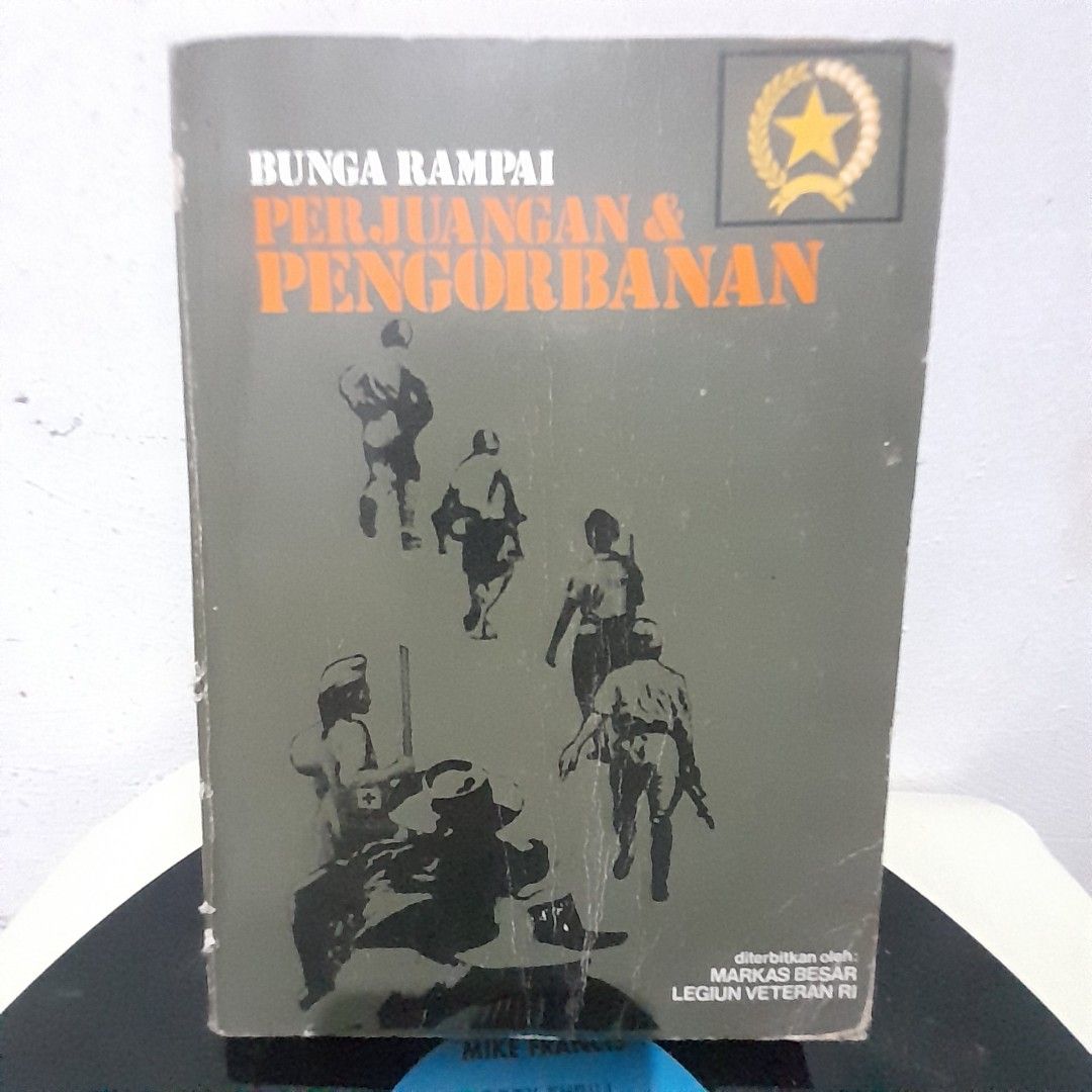 Bunga Rampai : Perjuangan dan Pengorbanan, Buku & Alat Tulis, Buku di ...