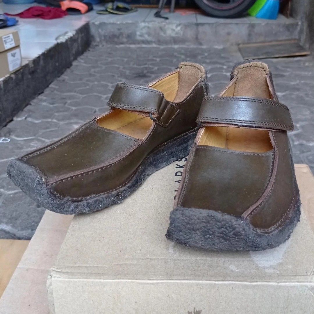 Clarks Natalie Velcro (wallabee desert boot trek barbour merc london ...