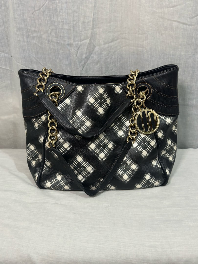 Daks black&white shoulder bag, Luxury, Bags & Wallets on Carousell