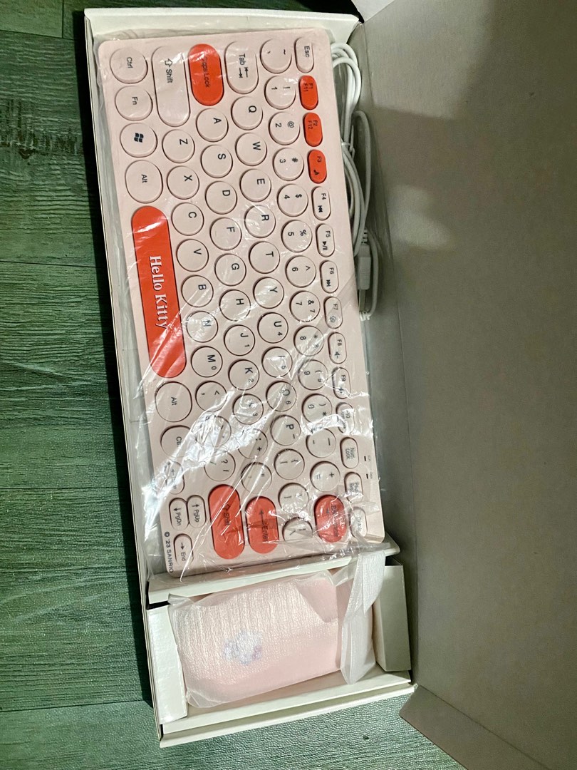 Hello Kitty Keyboard and Wireless Mouse Set, Computers & Tech, Parts ...