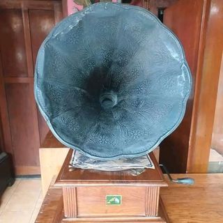 Saloma 78 piring hitam, Hobbies & Toys, Collectibles & Memorabilia ...