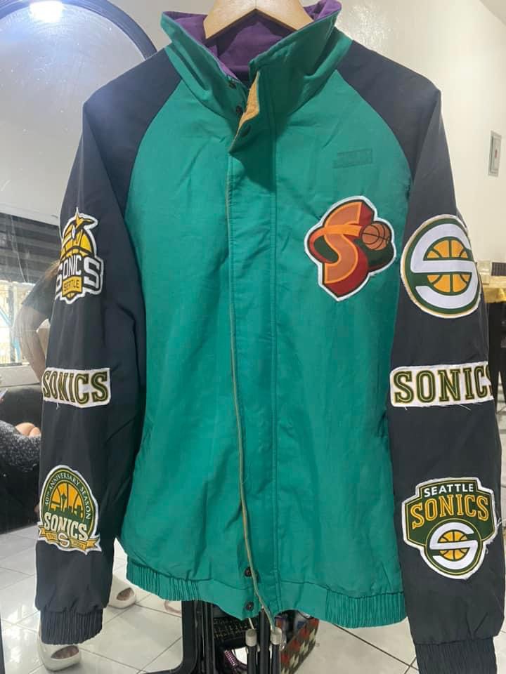 seattle jacket, Community on Carousell