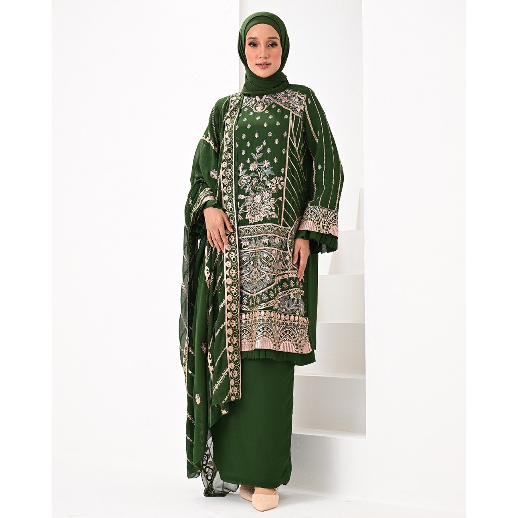 SHAWLPUBLIKA MAJESTIC RAYA, Women's Fashion, Muslimah Fashion, Baju ...