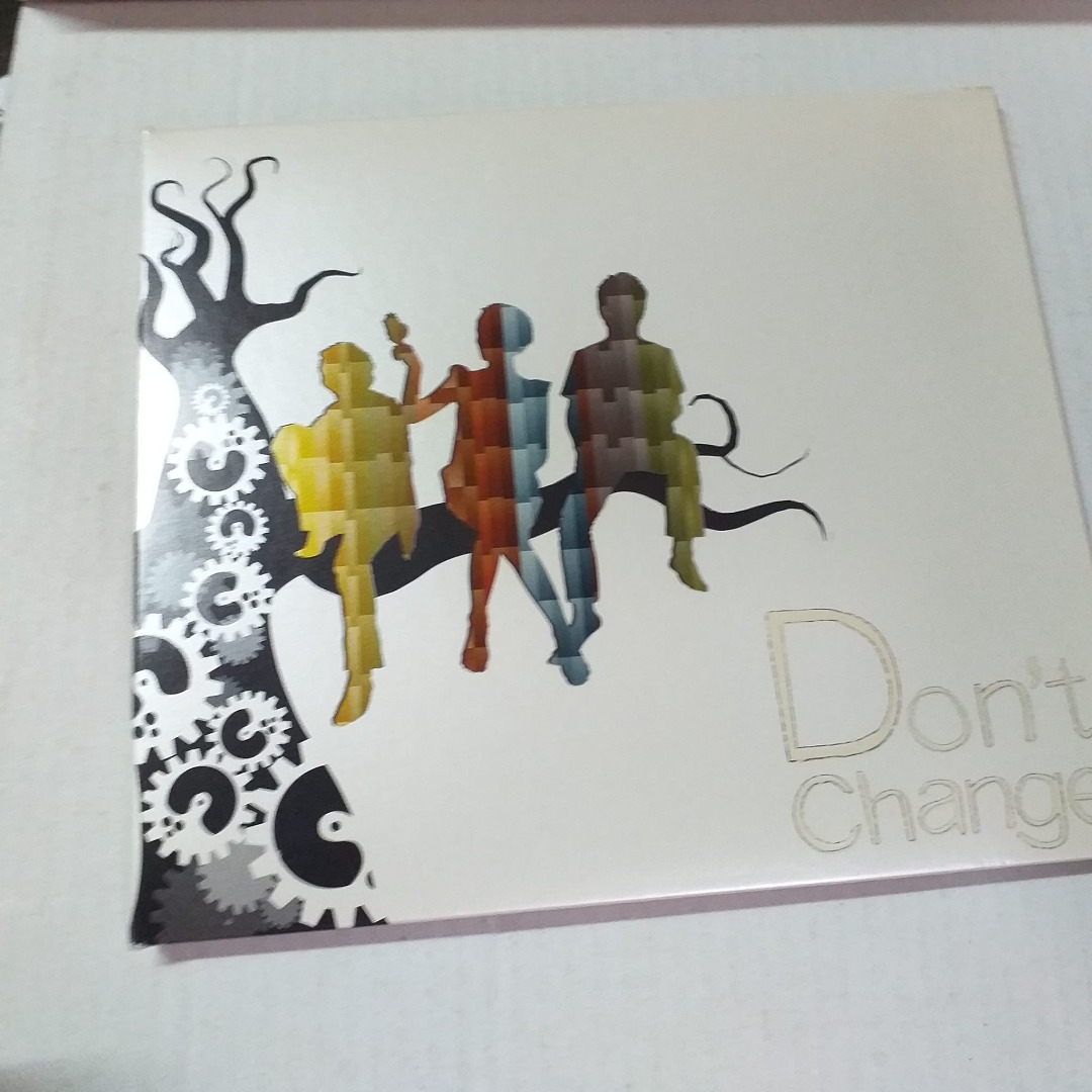 文青掛TIZZY BAC限量ep 我們都不要哭簽名版 附歌詞 紙盒 頗新絕版, 書籍、休閒與玩具, 樂器、音樂相關, CD、DVD在旋轉拍賣