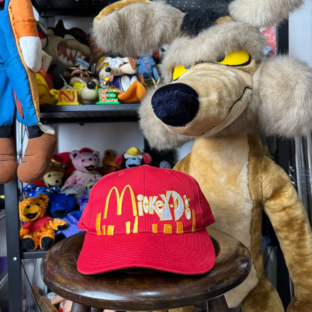 Topi mickey x mcd vintage 1995, Toys & Collectibles, Lainnya di Carousell