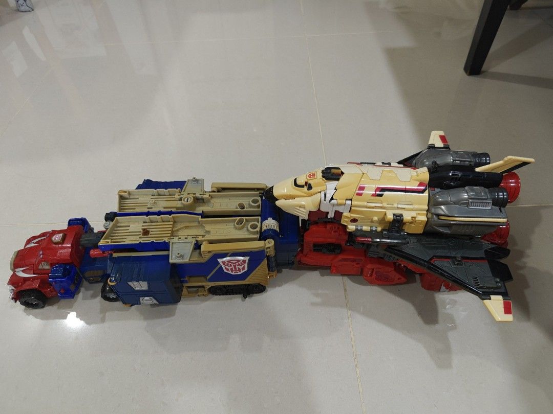 Transformers Armada - Optimus Prime, Overload and Jetfire combiner ...