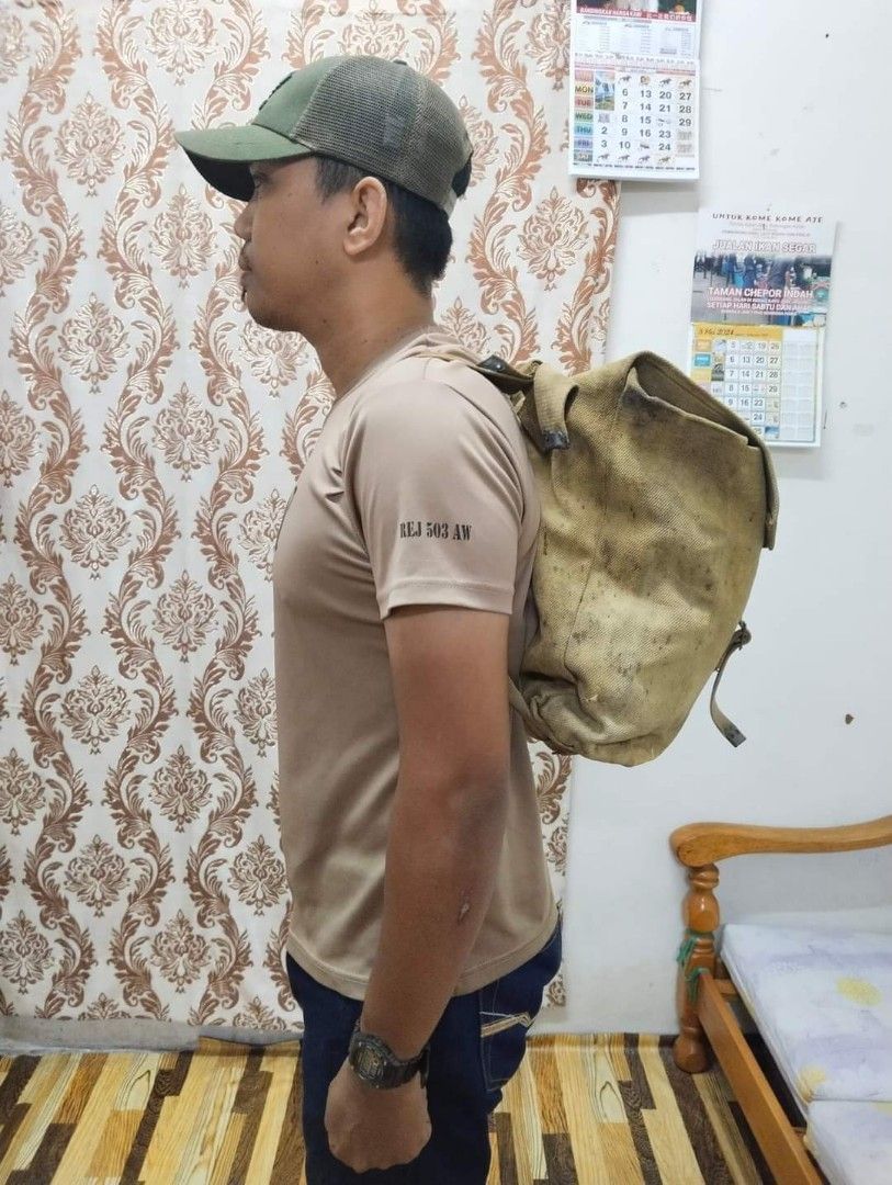 WW2 British Backpack Vintage, Men's Fashion, Bags, Backpacks on Carousell