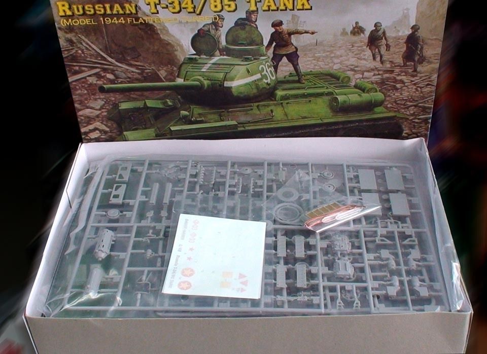【拼裝模型_戰車】1/48 1:48 全內構 HOBBY BOSS 84809 RUSSIAN T-34/85 TANK WWII 蘇聯T ...