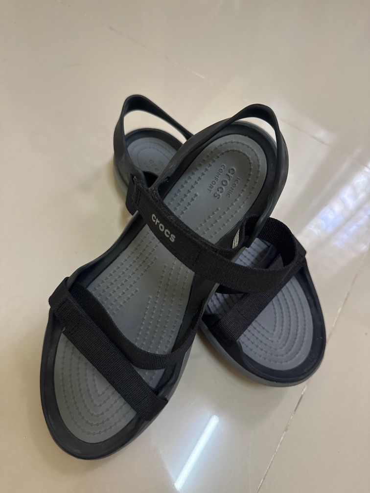 Authentic Crocs, Women's Fashion, Footwear, Flats & Sandals on Carousell