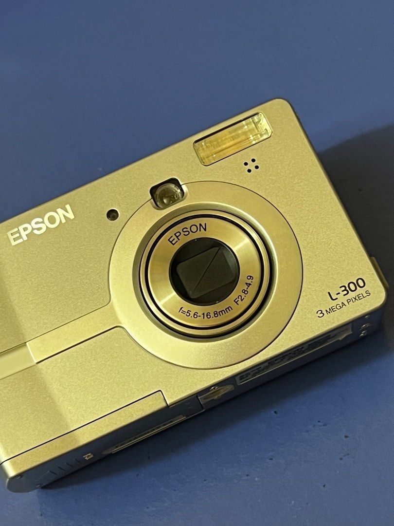 EPSON L-300 CCD 相機 老DC相機 經典相機 300萬畫素 A級品 九成新 贈全新EPSON老相機包, 相機攝影, 相機在旋轉拍賣