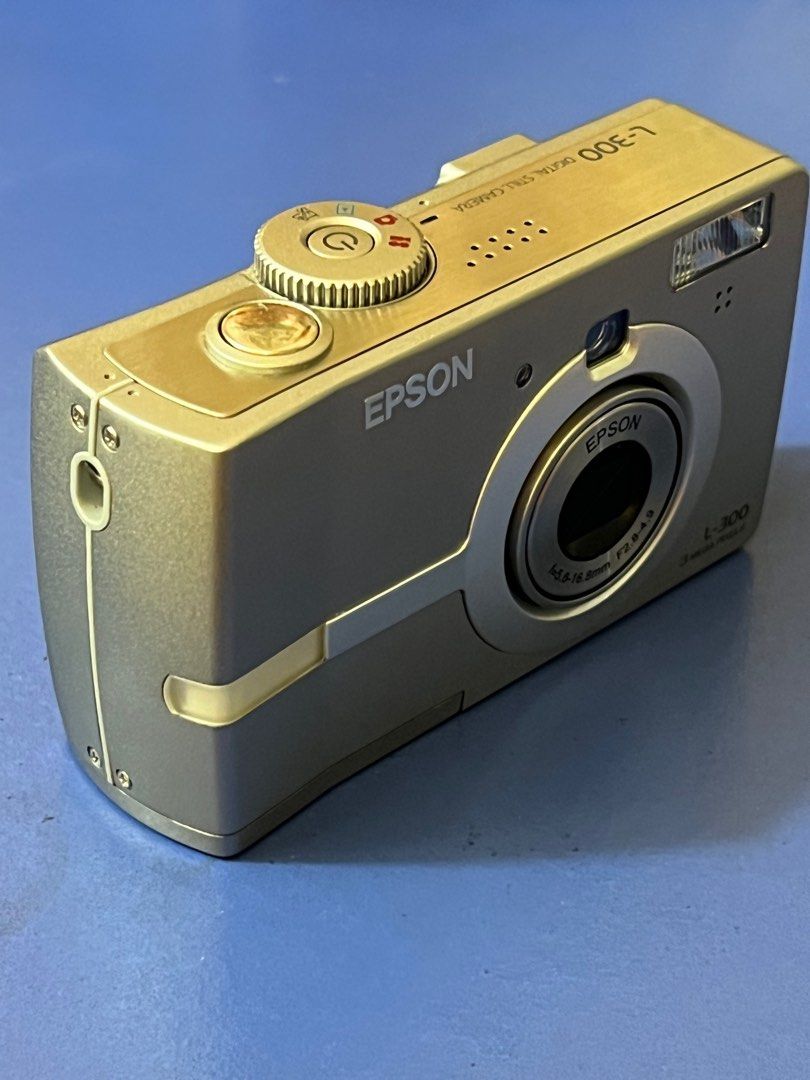 EPSON L-300 CCD 相機 老DC相機 經典相機 300萬畫素 A級品 九成新 贈全新EPSON老相機包, 相機攝影, 相機在旋轉拍賣