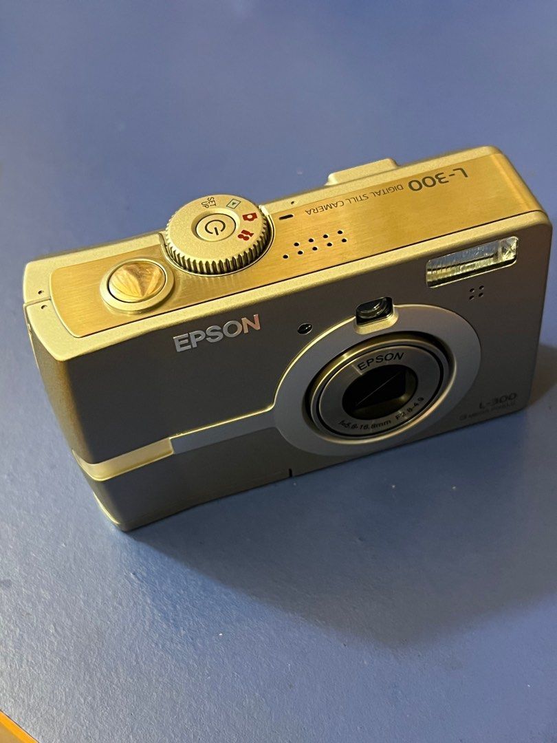 EPSON L-300 CCD 相機 老DC相機 經典相機 300萬畫素 A級品 九成新 贈全新EPSON老相機包, 相機攝影, 相機在旋轉拍賣