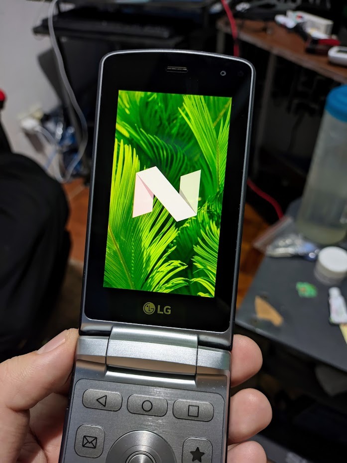 LG Smart Folder 16GB 2GB Ram Navy Blue FLIP PHONE, Mobile Phones ...