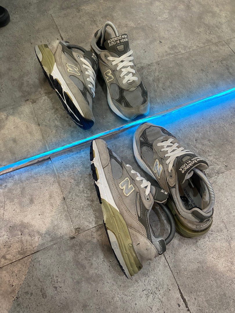 nb 993, Fesyen Pria, Sepatu , Sneakers di Carousell