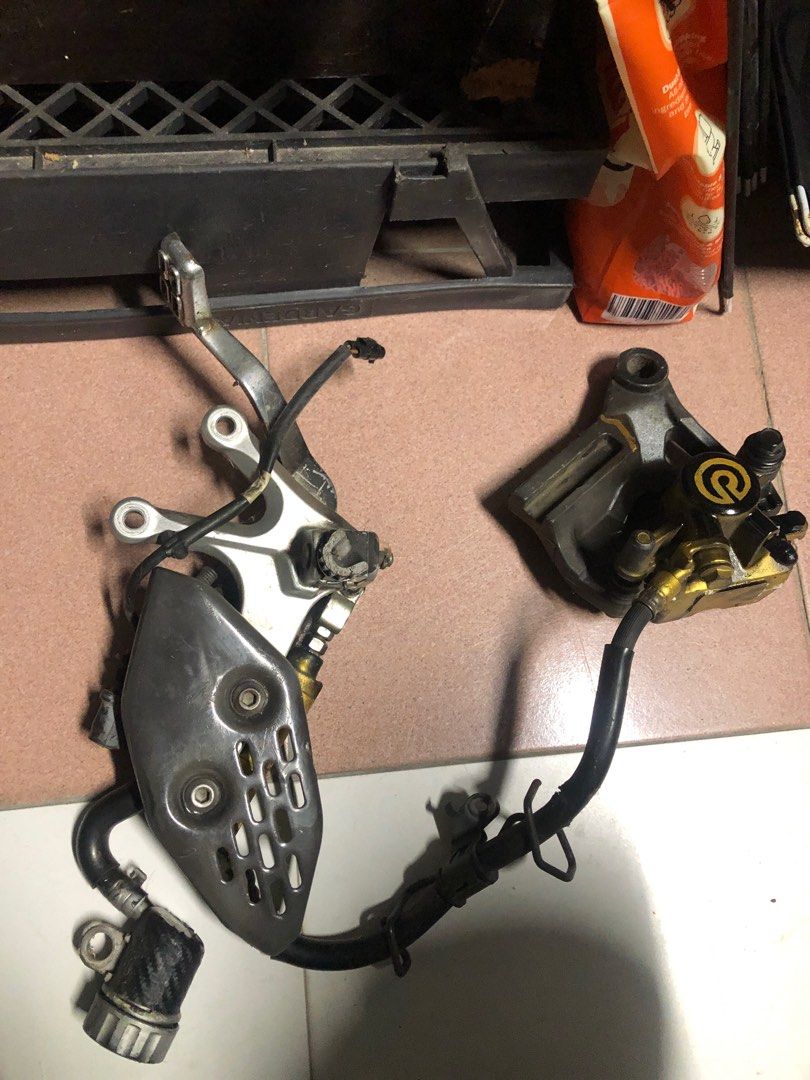 Yamaha R25 Genuine factory rear brake, Motorbikes on Carousell