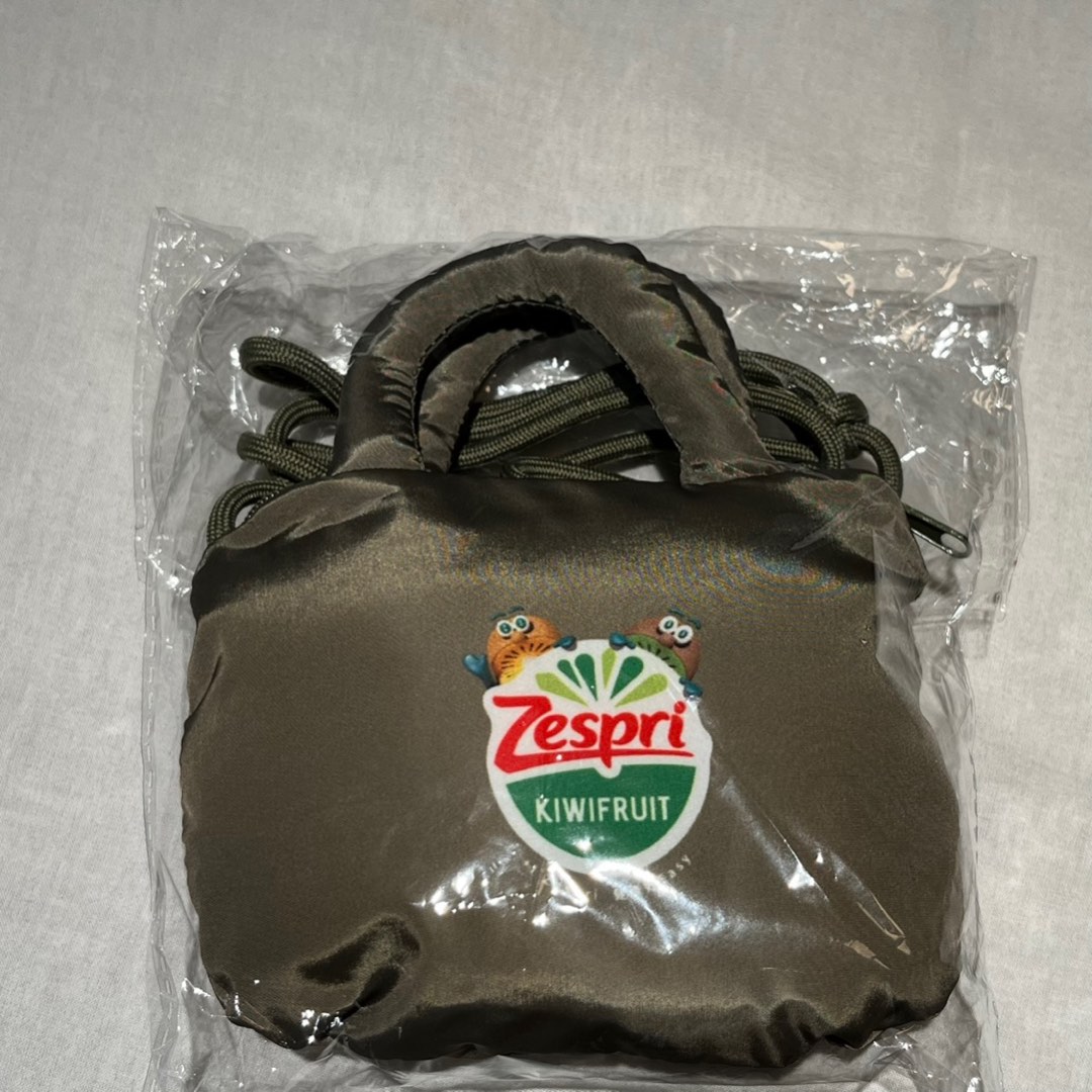 全新 奇異果袋 zespri 小果包 zespri 袋 小廢包 zespri kiwi 墨綠色 深綠色 斜孭袋, 興趣及遊戲, 收藏品及紀念品, 明星周邊 - Carousell