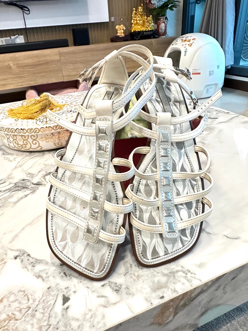 Grendha, Women's Fashion, Footwear, Flats & Sandals on Carousell