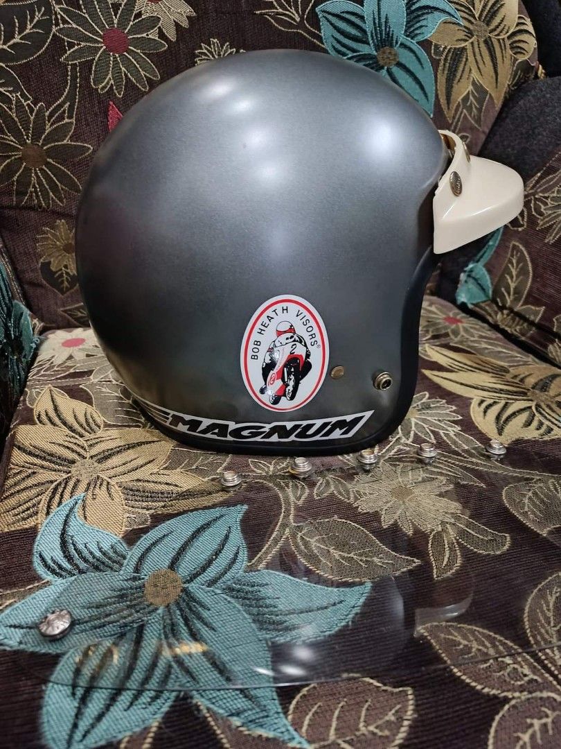 HELMET BELL MAGNUM 5 BUTTON, Everything Else, Others on Carousell