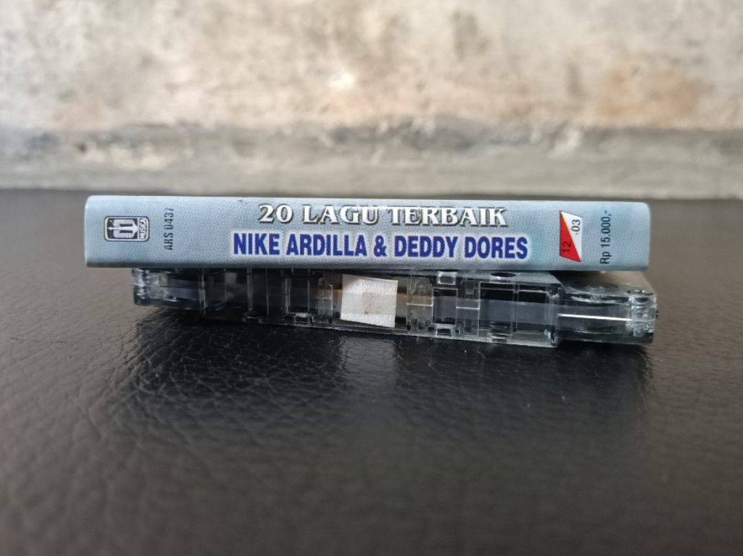 Kaset pita Nike Ardilla & Deddy Dores - 20 lagu terbaik kaset pop rock ... Kaset pita Nike Ardilla & Deddy Dores - 20 lagu terbaik kaset pop rock ...