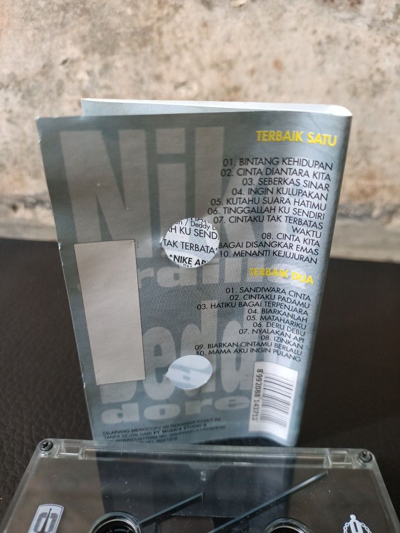 Kaset pita Nike Ardilla & Deddy Dores - 20 lagu terbaik kaset pop rock ... Kaset pita Nike Ardilla & Deddy Dores - 20 lagu terbaik kaset pop rock ...