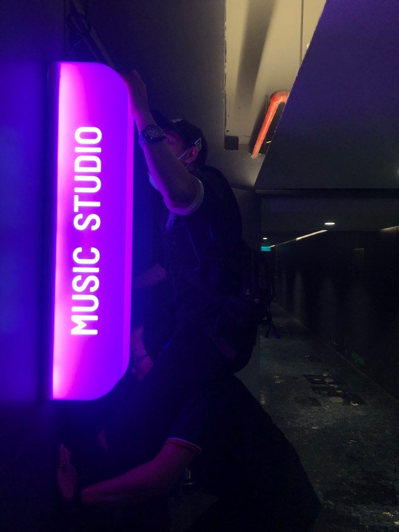 Neon box, letter box, signage, Serba Serbi, Others di Carousell