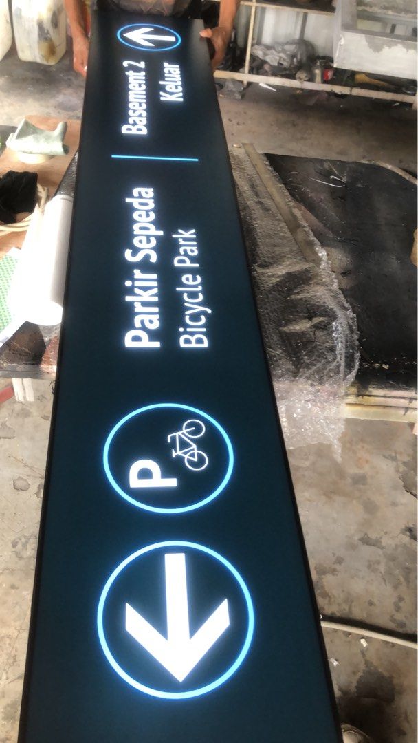 Neon box, letter box, signage, Serba Serbi, Others di Carousell