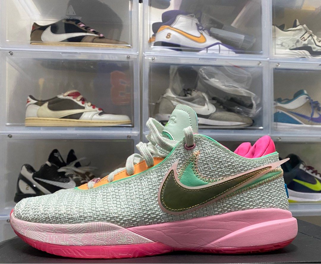Nike LeBron 20 “Time Machine” 首發配色, 他的時尚, 鞋類, 運動鞋、球鞋在旋轉拍賣