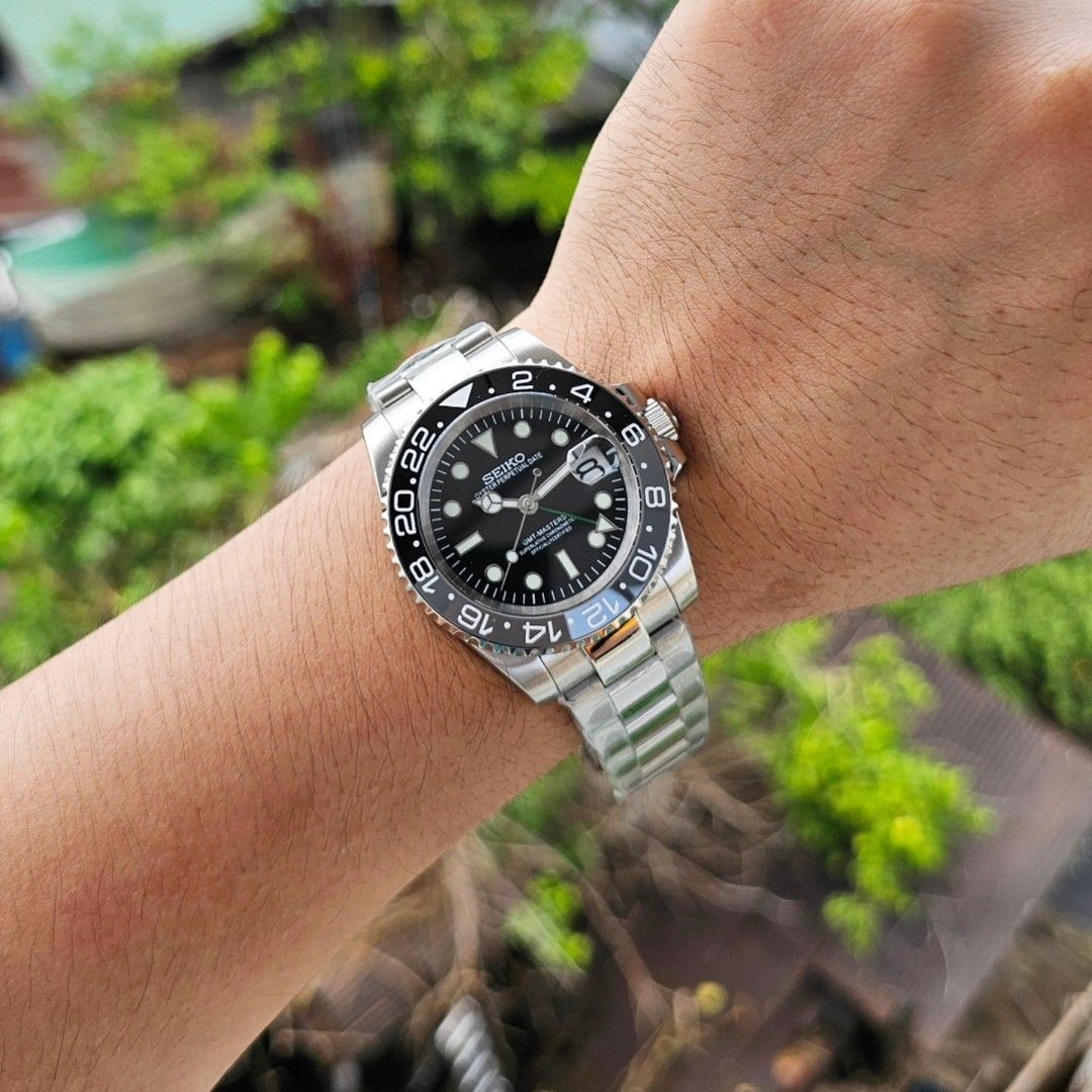 Seikolex Bruce Wayne GMT Master II Mod, Men's Fashion, Watches ...
