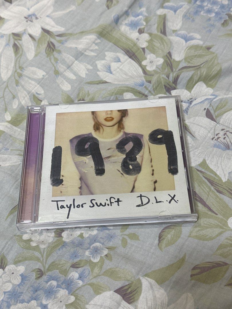 Taylor Swift 1989 Dlx (Deluxe) Album COMPLETE, Hobbies & Toys, Music ...