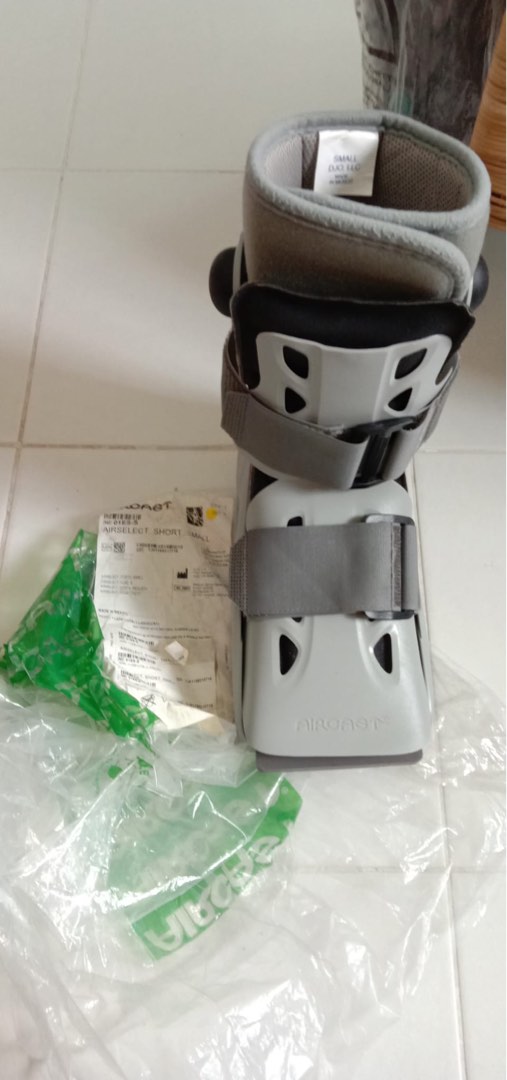 Aircast Airselect Short Small Cast Boot, Health & Nutrition, Braces ...
