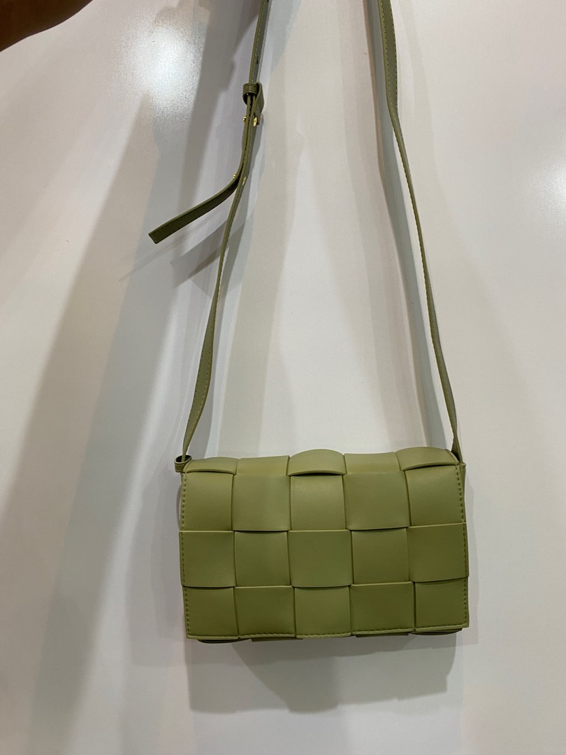 Botega sling bag, Fesyen Wanita, Tas & Dompet di Carousell