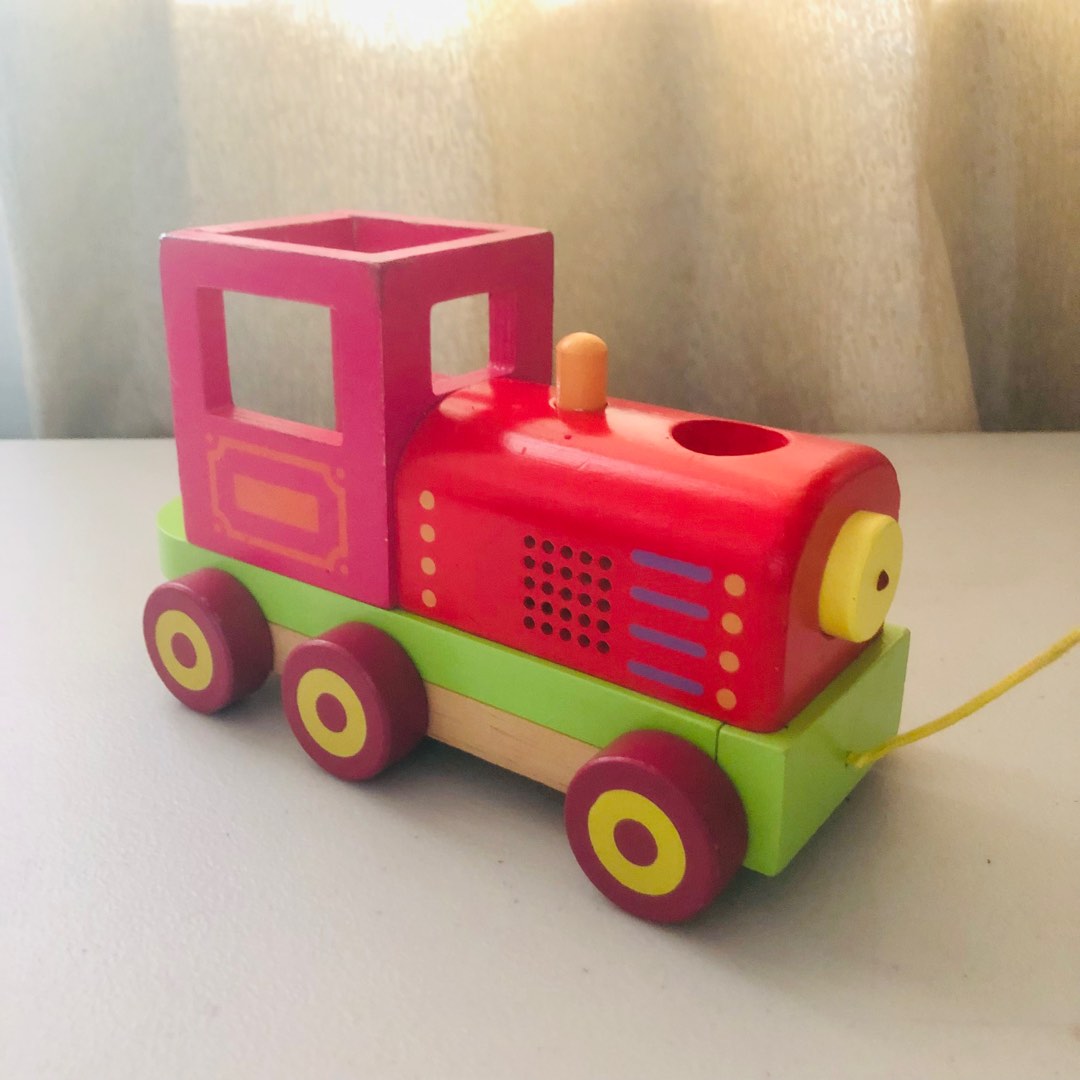 Hey Duggee Wooden Pull Along Train with lights and sounds, Hobbies ...
